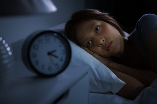 10 Cara Mengatasi Insomnia Secara Alami Tanpa Obat, Efektif!