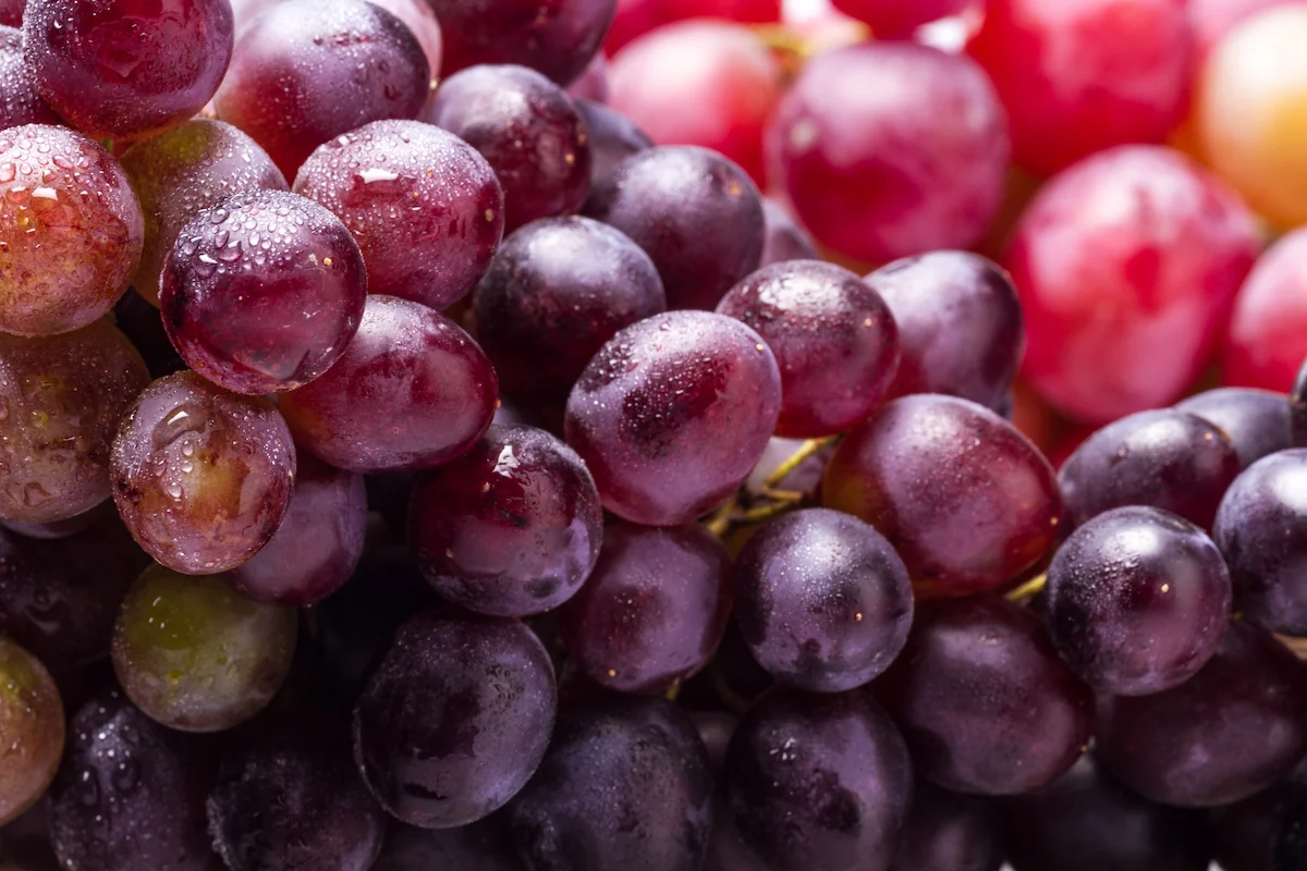 10 Manfaat Buah Anggur Merah dan Kandungannya untuk Kesehatan