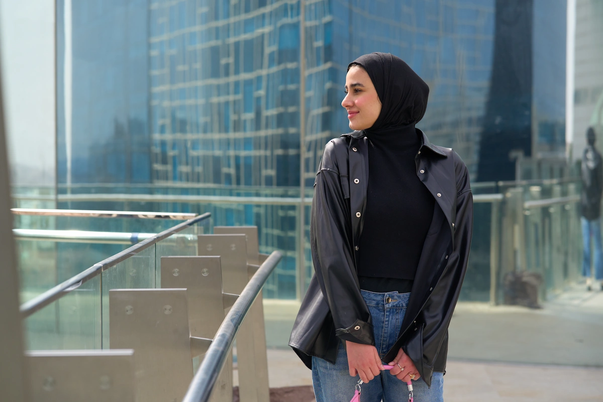10 Ide Outfit Skena Hijab yang Keren dan Bikin Tampil Beda!